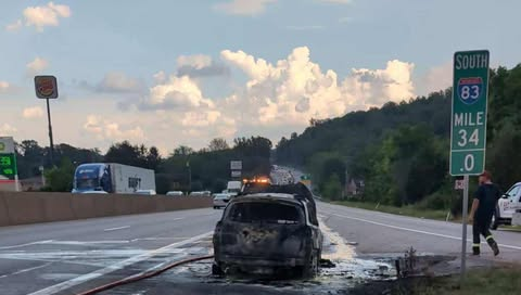 Fire crews battle vehicle fire on I-83 in York County