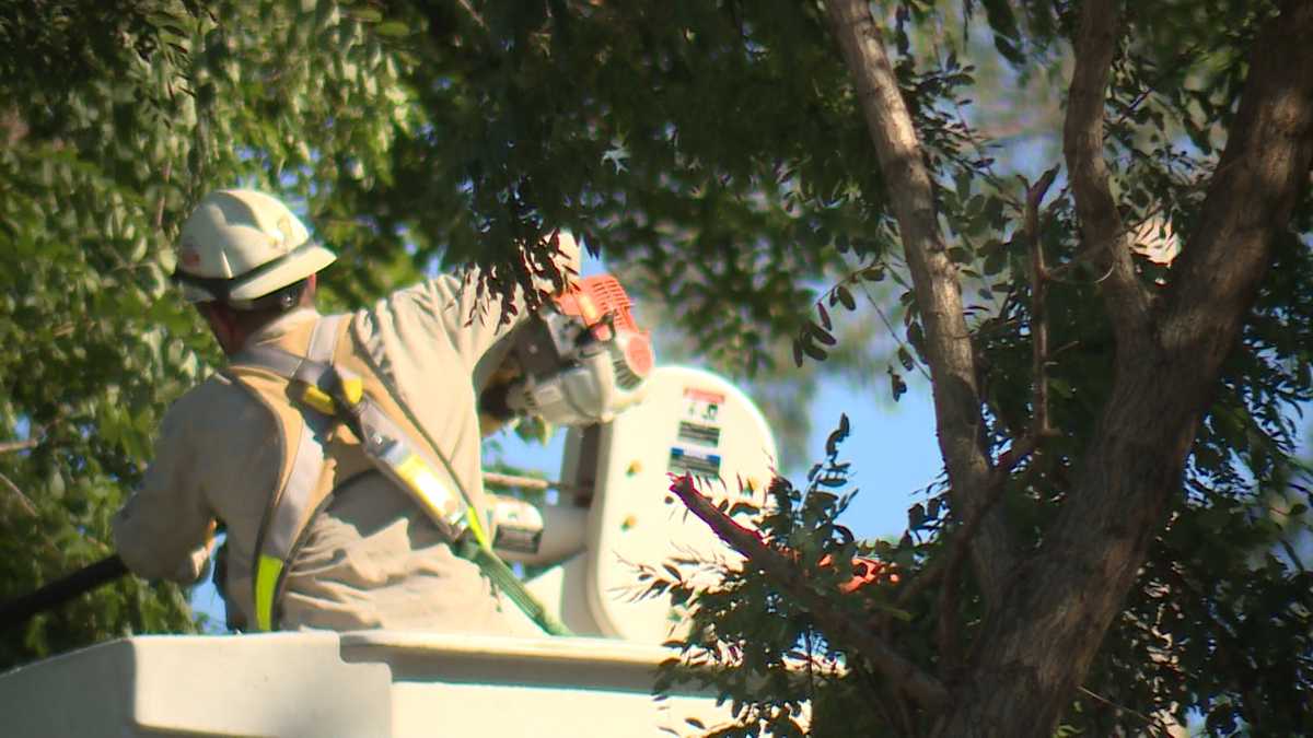 'We're in the heat of the moment,': OPPD, mutual aid crews set goals ...