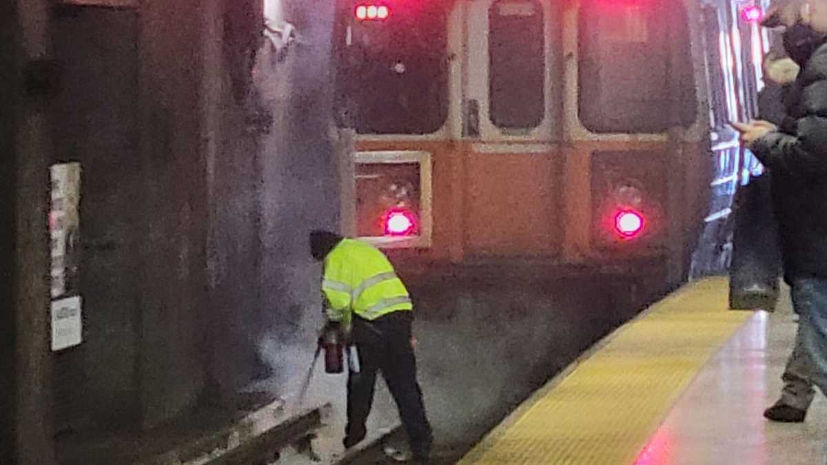 Orange Line service suspended in downtown due to power problem