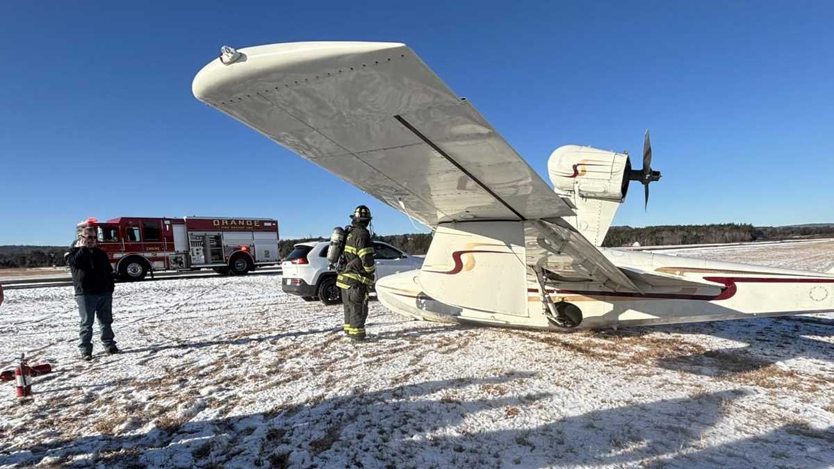 Plane makes emergency landing without landing gear at Mass. airport