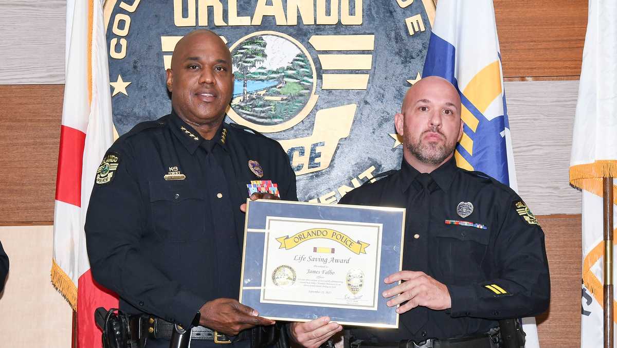 Orlando police officer receives award