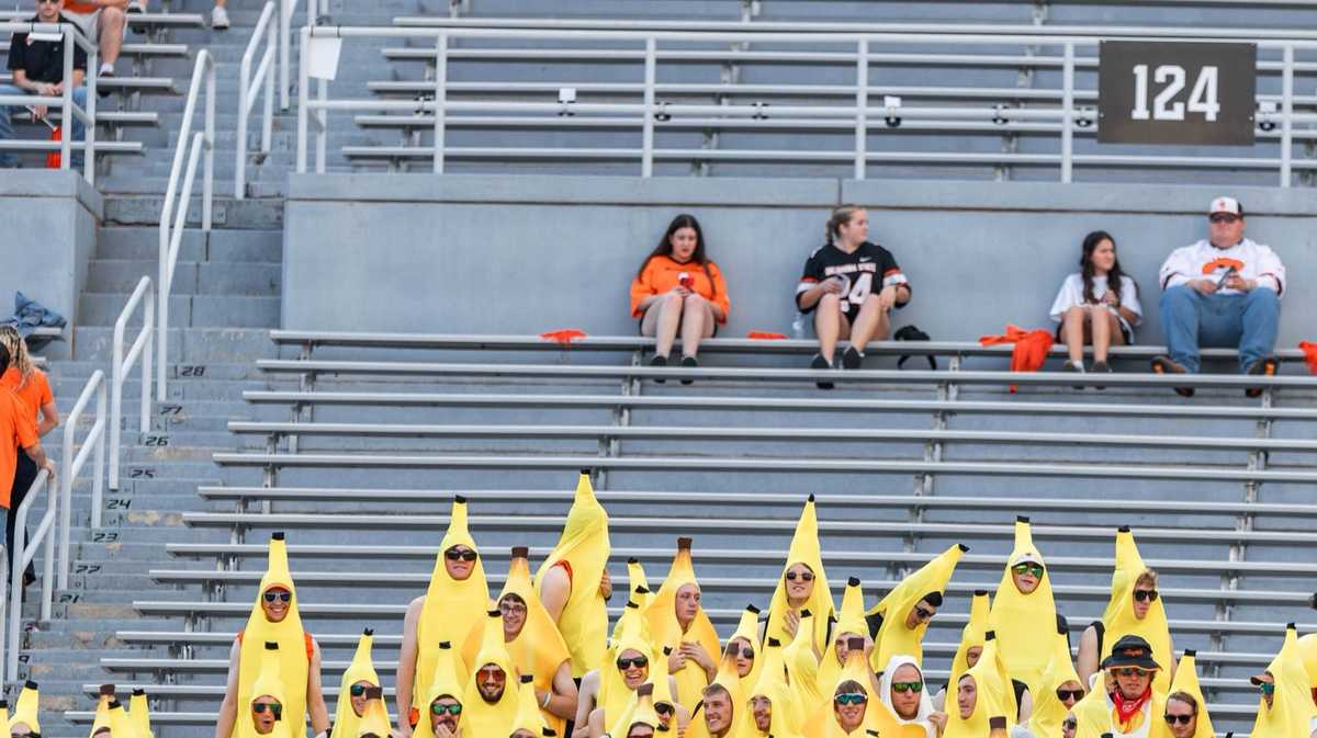 Oklahoma State fans go bananas during football game against Cincy
