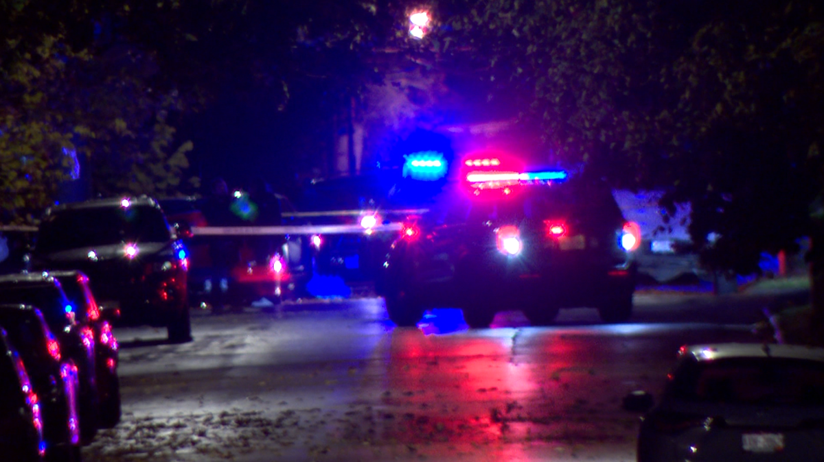 Milwaukee shooting leaves 30-year-old dead, suspect at large