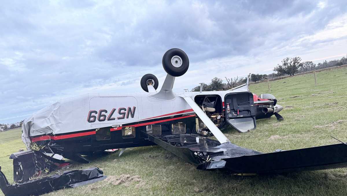3 injured after plane crashes in Central Florida