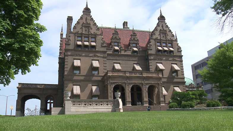Pabst Mansion's estate sale is Saturday