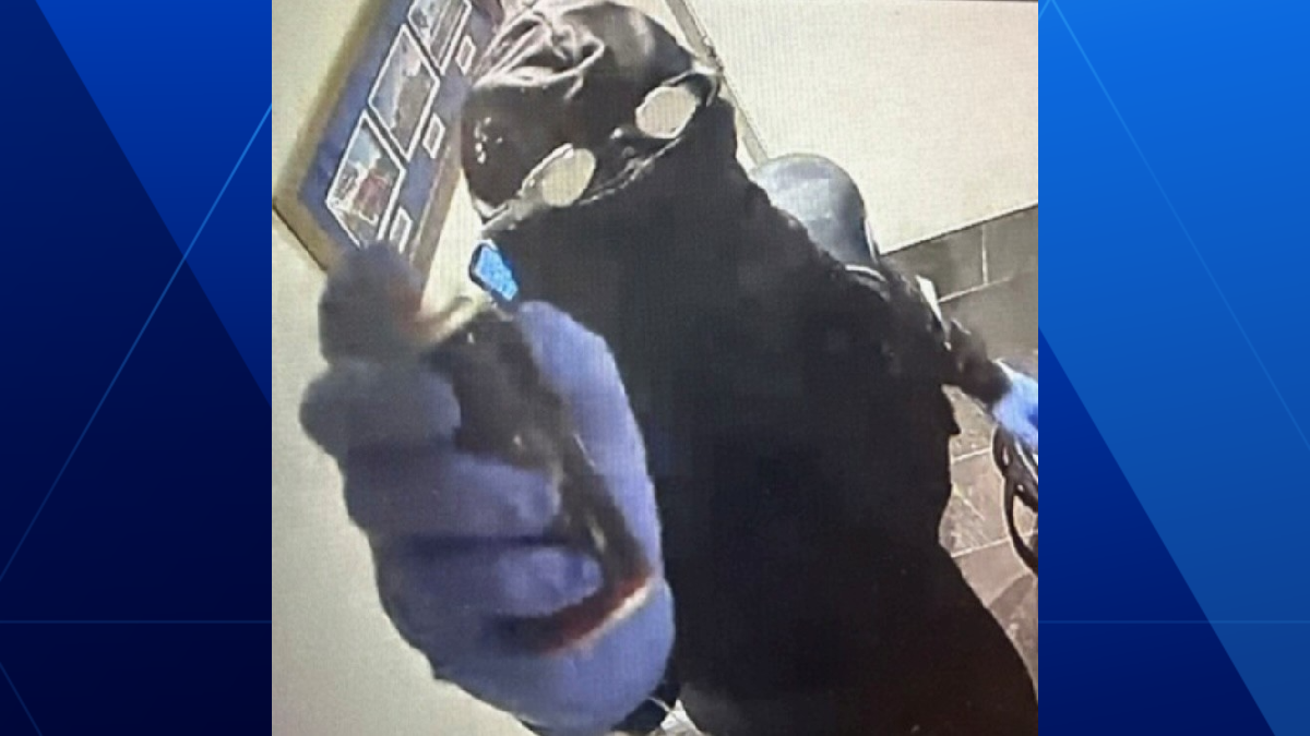 Masked robber breaks into Disney Springs restaurant