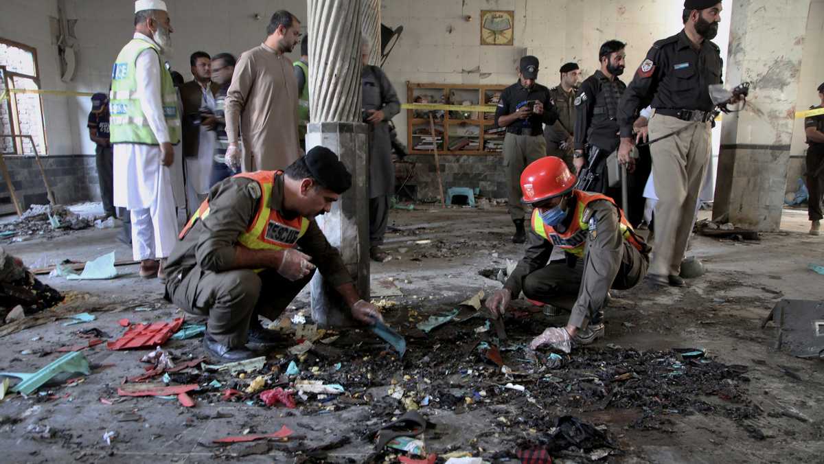 Bomb at seminary in Pakistan kills 7 students, wounds 112