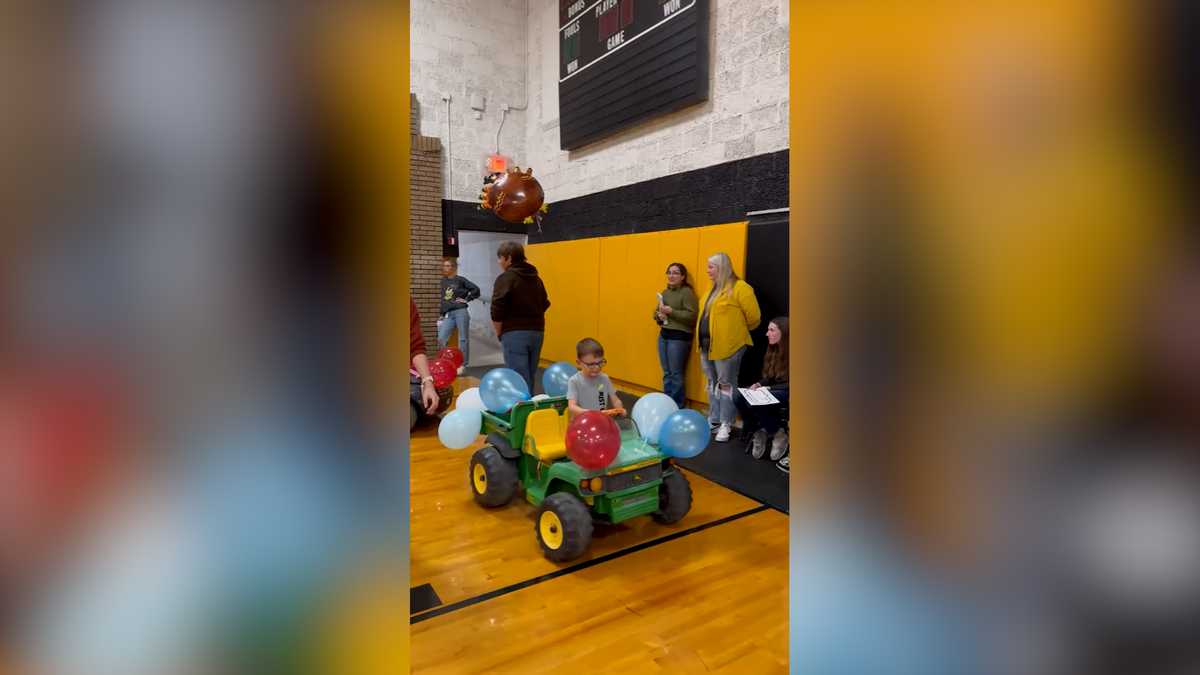 Tractors and turkeys: Mormon Trail students host colorful Thanksgiving ...