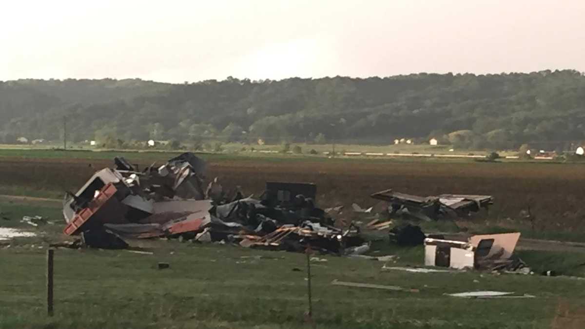 Damaging winds, hail progress to metro