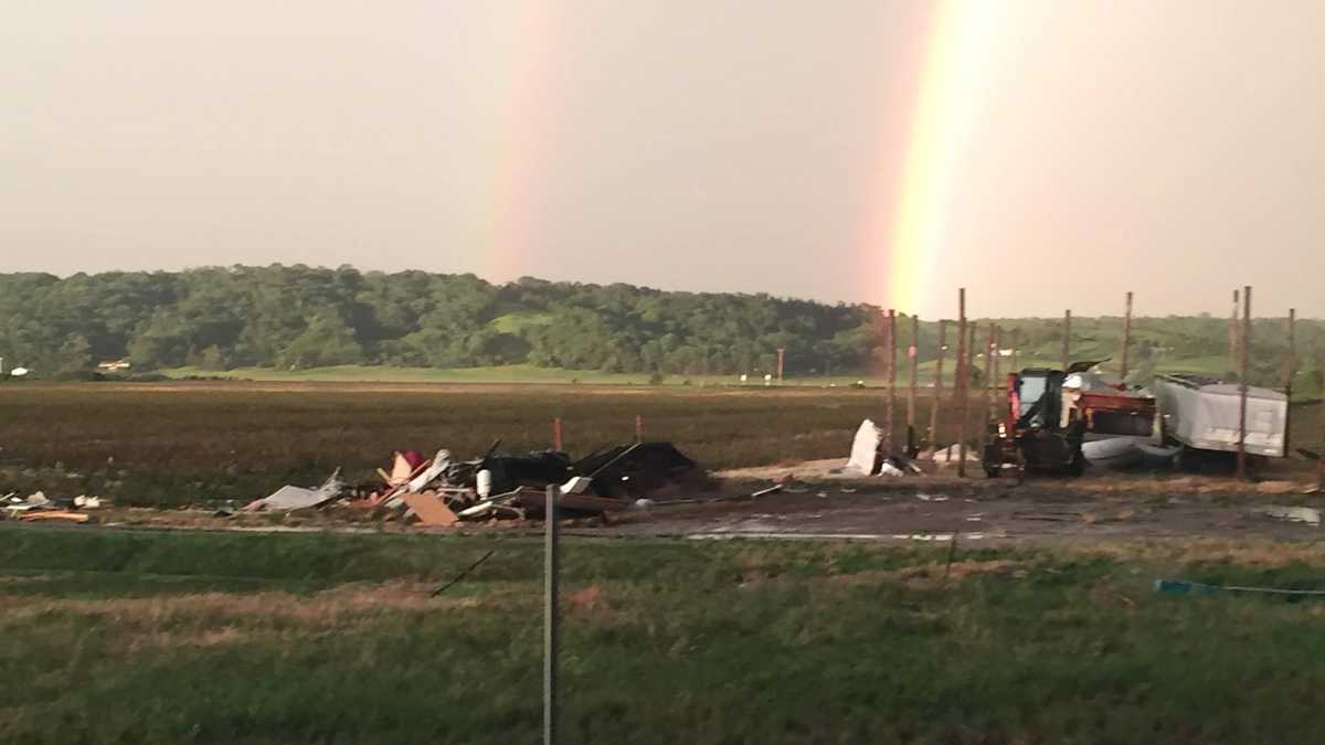 Damaging winds, hail progress to metro