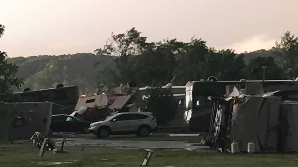 Damaging winds, hail progress to metro