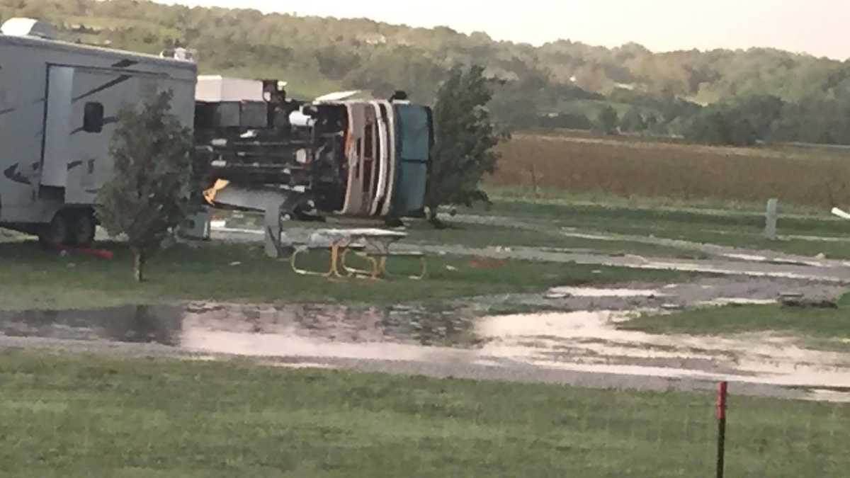 Damaging winds, hail progress to metro