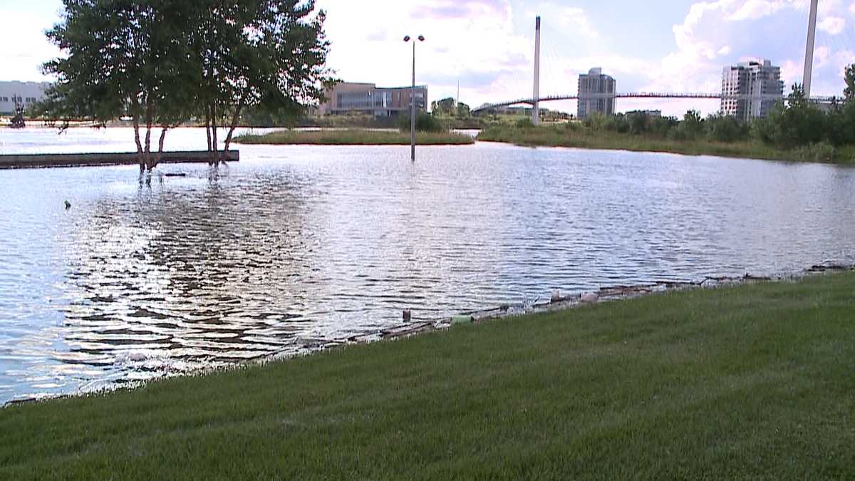 Iowa parks close as Missouri River surges