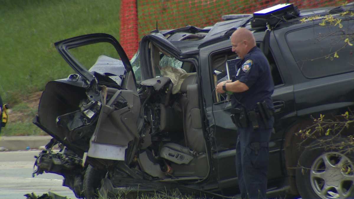 2 in Shock Trauma, 2 injured after car crashes into MTA bus