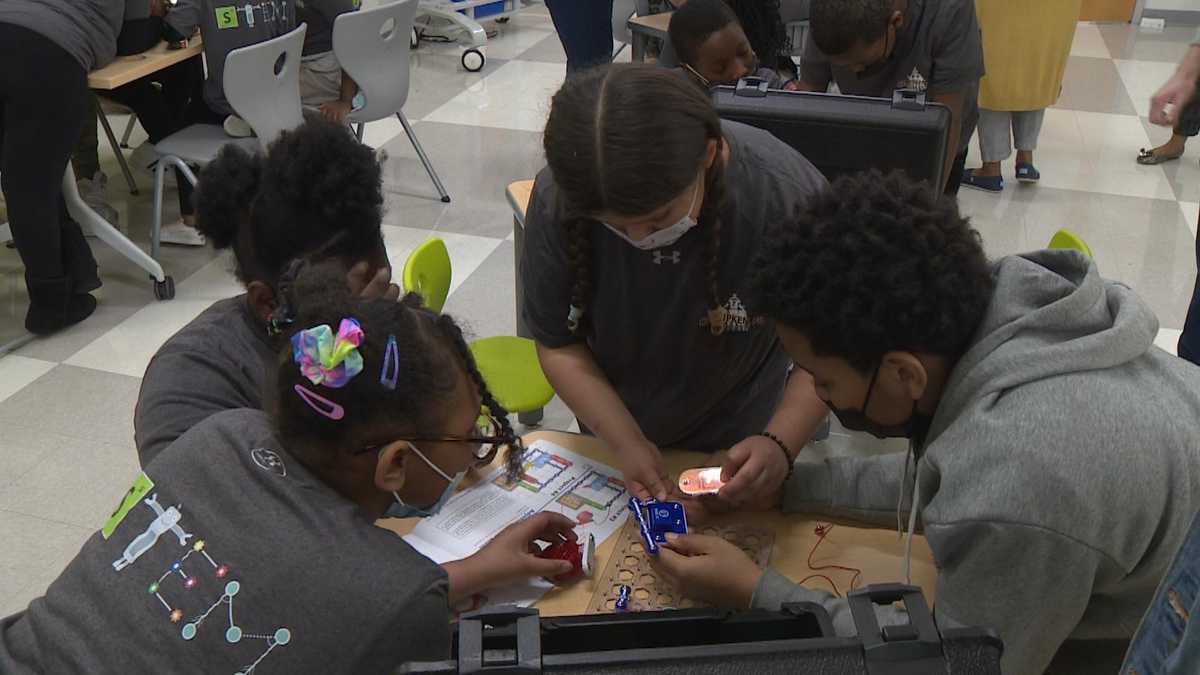 Baltimore City students explore STEM achievements in new center