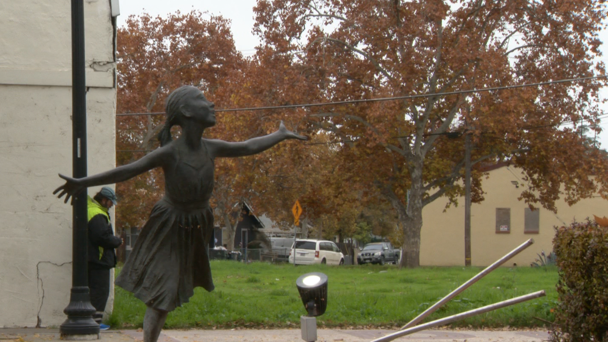 Sacramento police seek help recovering stolen statue