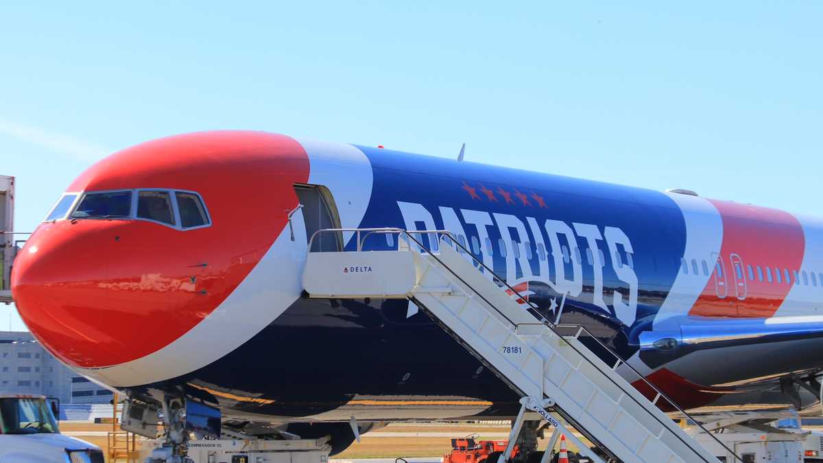 Check out the custom plane carrying the Patriots to the Super Bowl