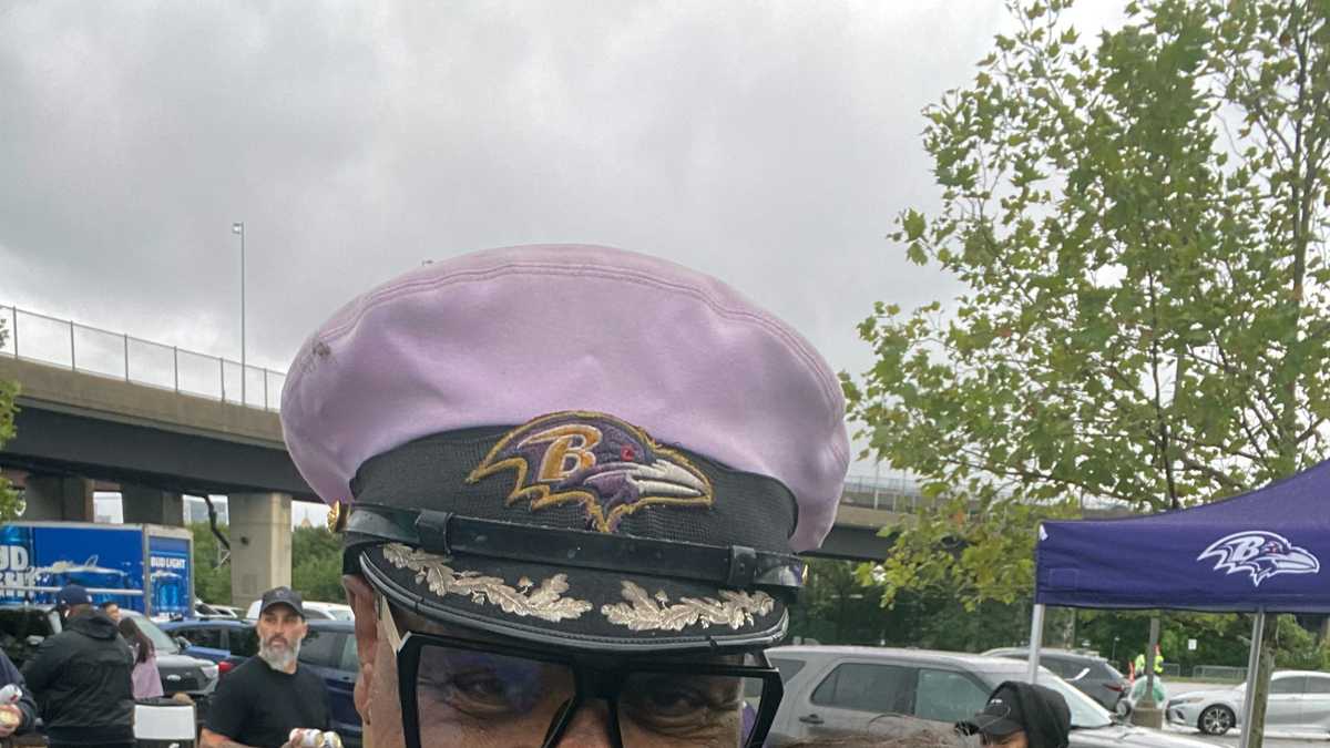 Ravens Flock remembers Captain Dee-Fense | Fan photos