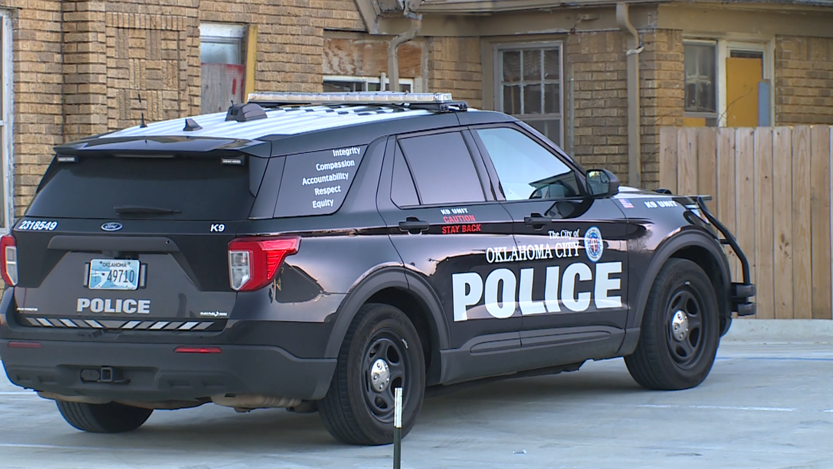 OKC police search for pawnshop robbery suspect who used sledgehammer