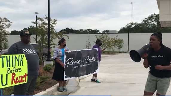 Families Loved Ones Of Homicide Victims Come Together For March