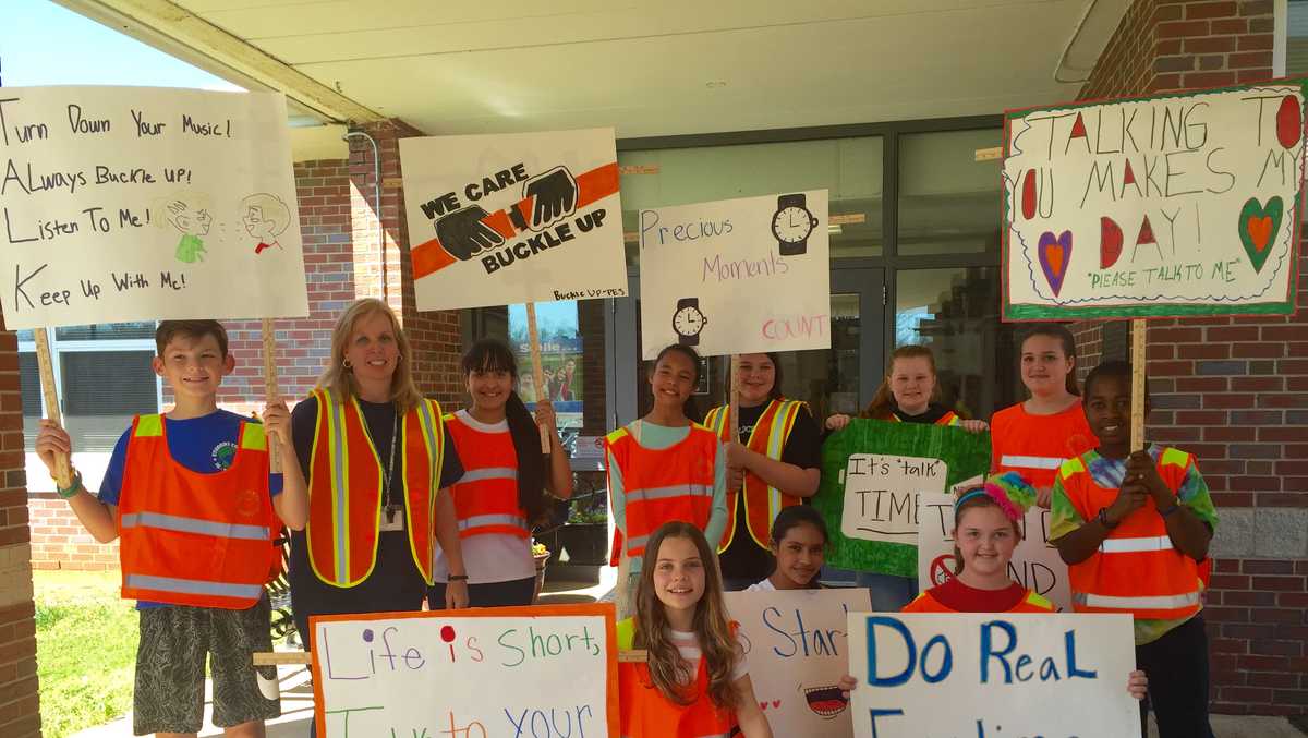 Elementary students send message to parents