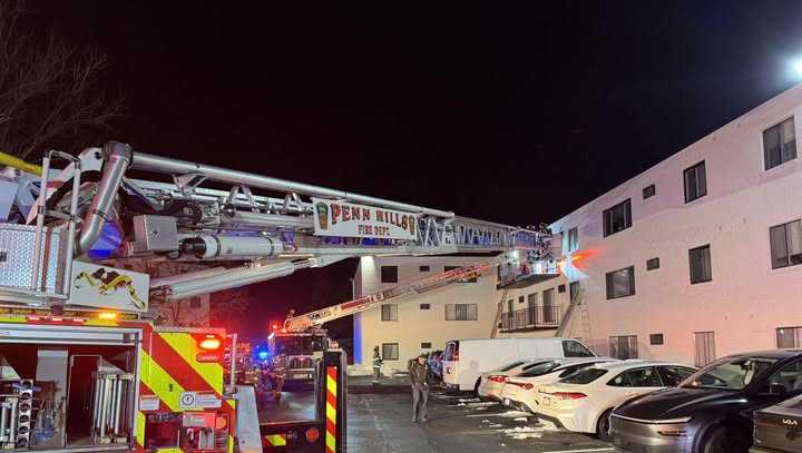 Crews respond after apartment fire breaks out in Monroeville