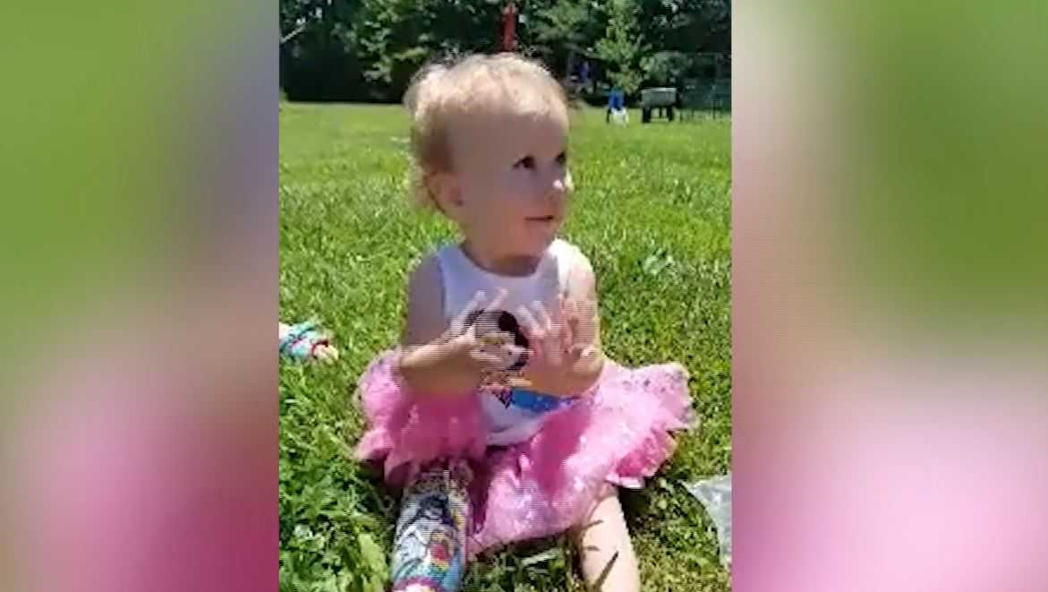 Child with 1 leg tries on Wonder Woman prosthetic for first time