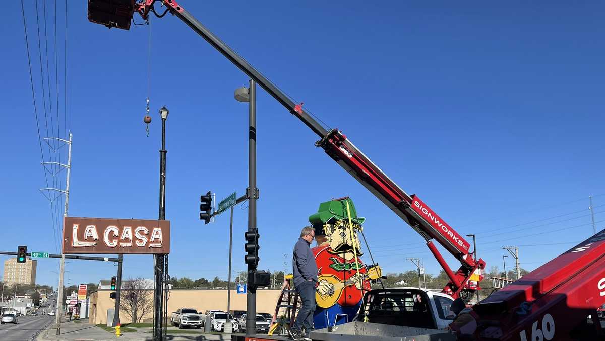 La Casa Pizzaria's iconic 'Peppi' is back after months of repairs