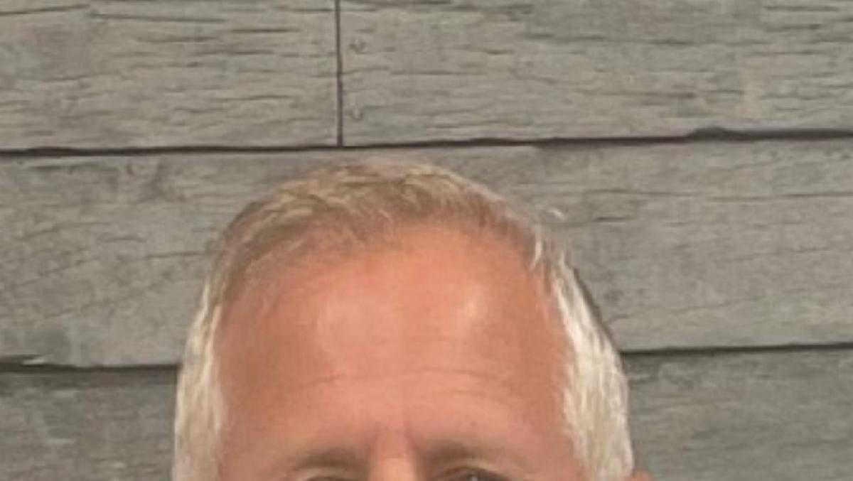 Pete Walker named head football coach at Wellington High School