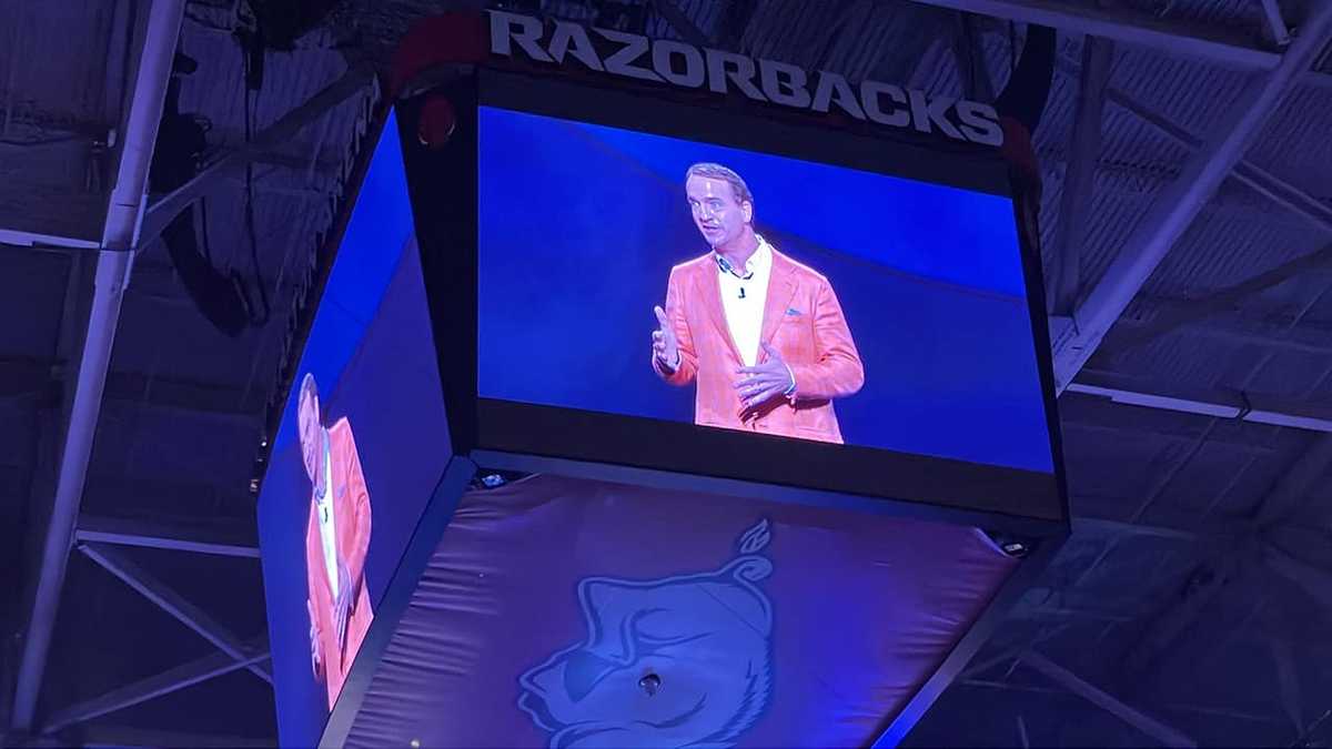 Peyton Manning surprise host of Walmart Associate Celebrartion