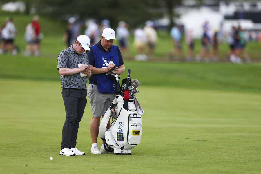 PHOTOS: Low scores, sunshine for third round of PGA Championship