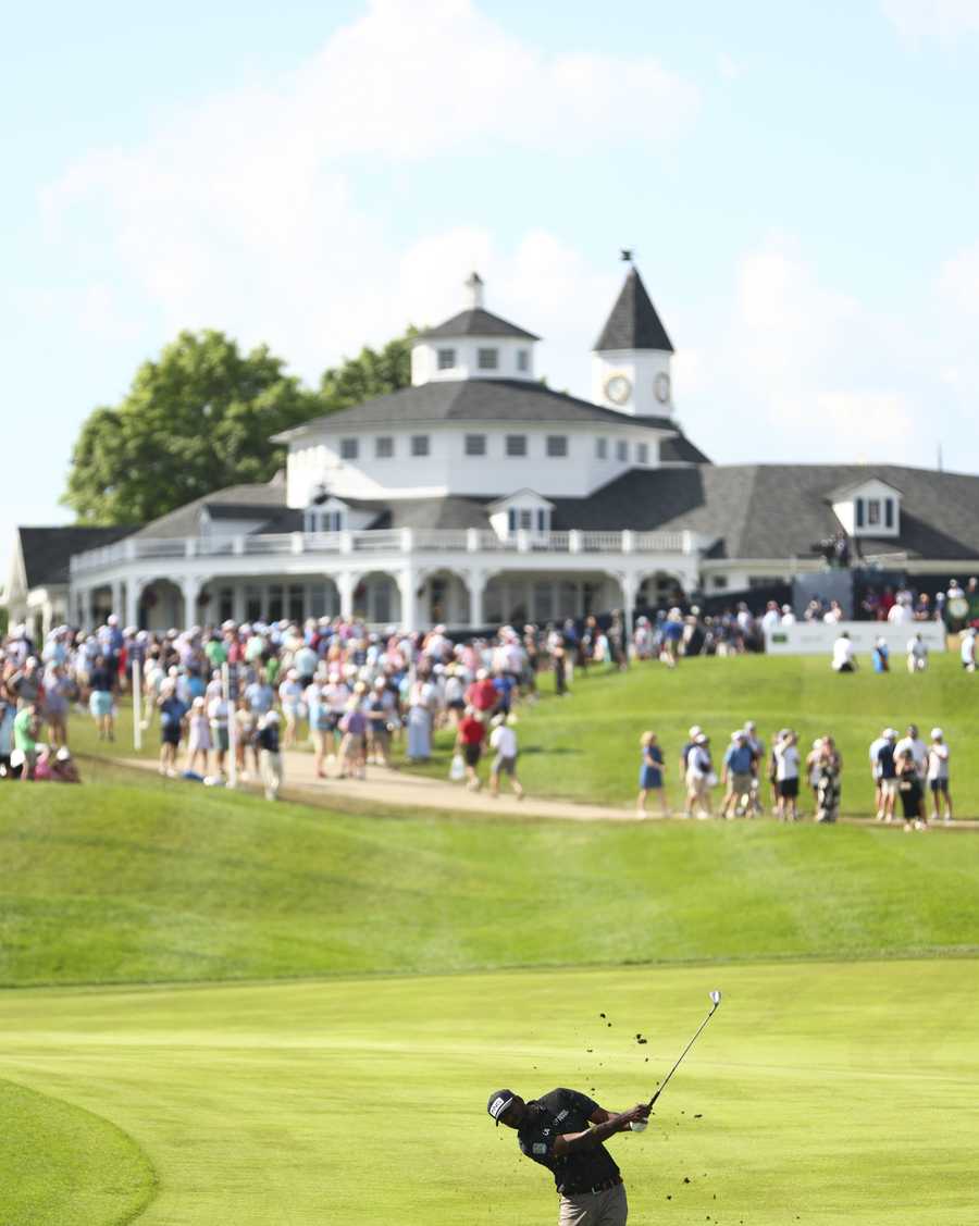 PHOTOS: Low scores, sunshine for third round of PGA Championship
