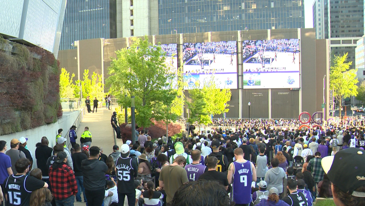 Sacramento Kings fans, police celebrate safe first playoff win