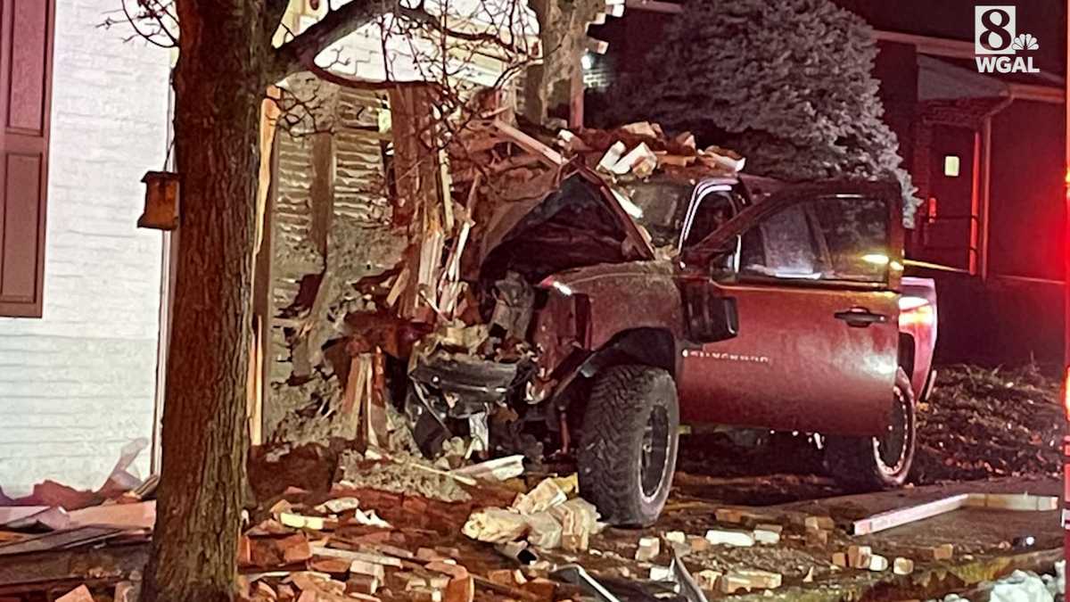 Pickup truck crashes into building in Arendtsville, Pa.