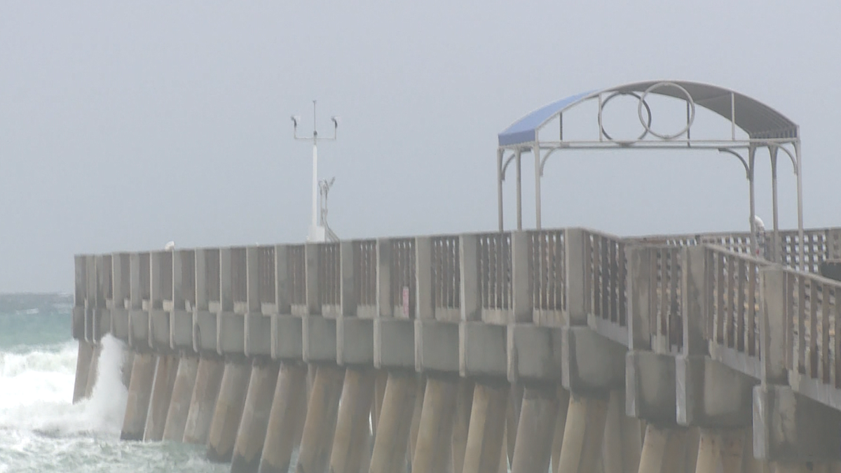 Lake Worth Pier in Florida closed for second day as strong winds and ...