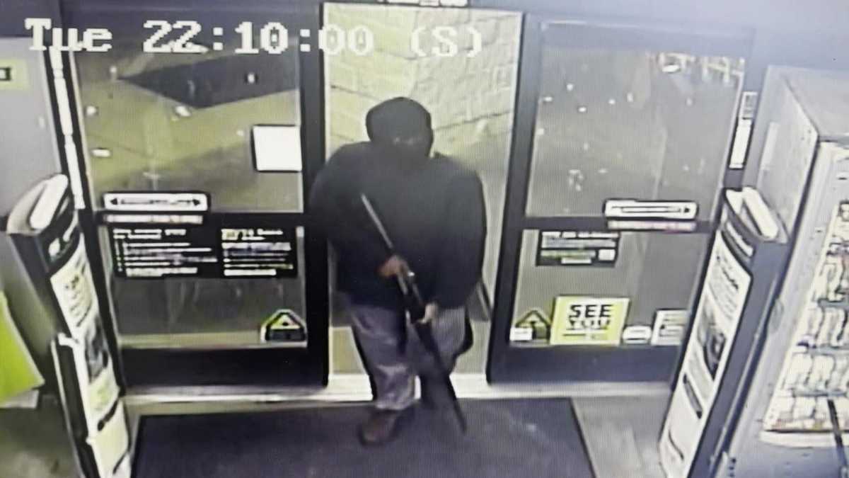 Masked man armed with shotgun robs McComb dollar store