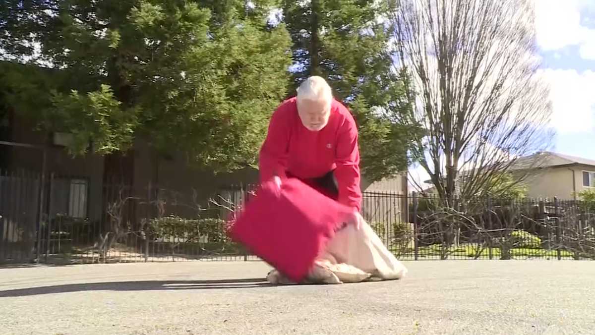 ‘You don’t wanna mess with me’: Veteran becomes human speed bump to ...