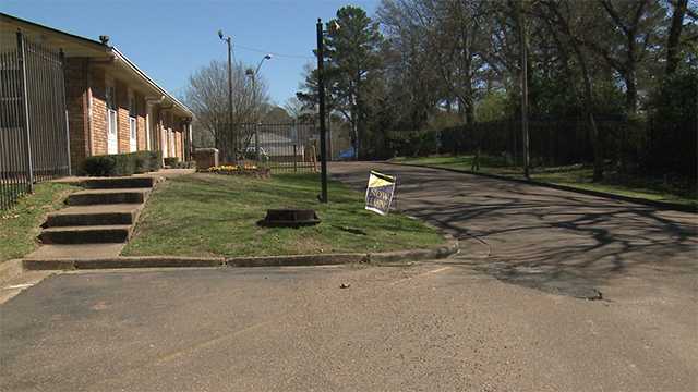 Jackson police investigate apartment complex shooting