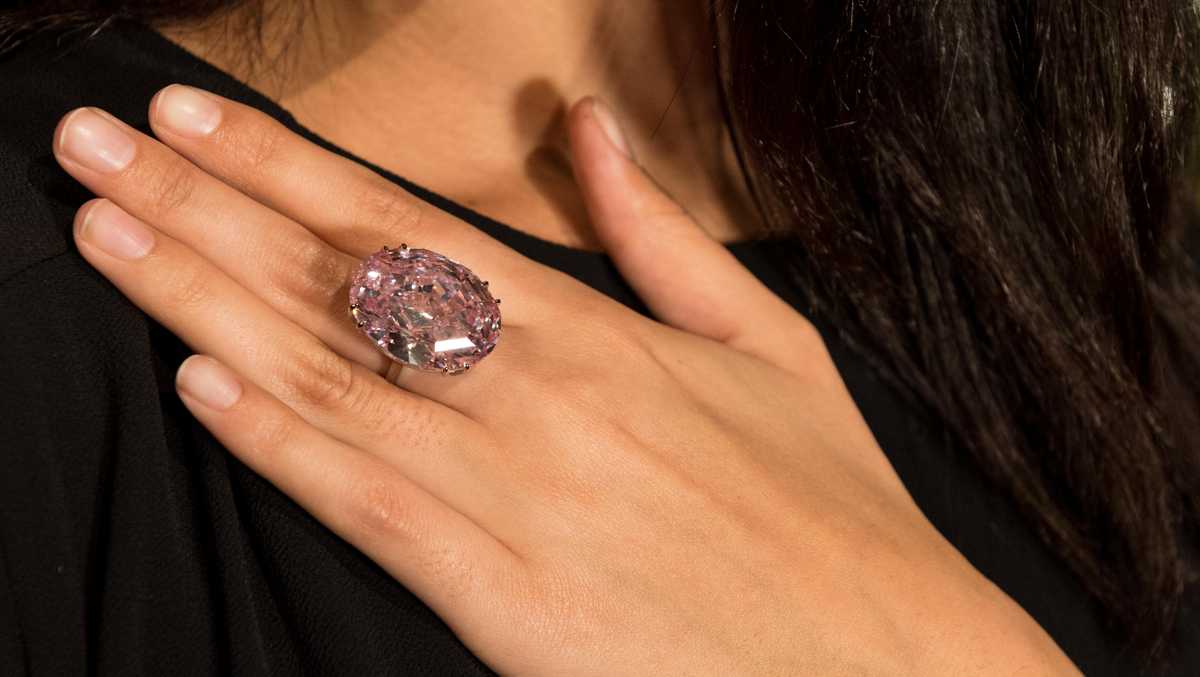 'Pink Star' diamond goes for record amount at auction