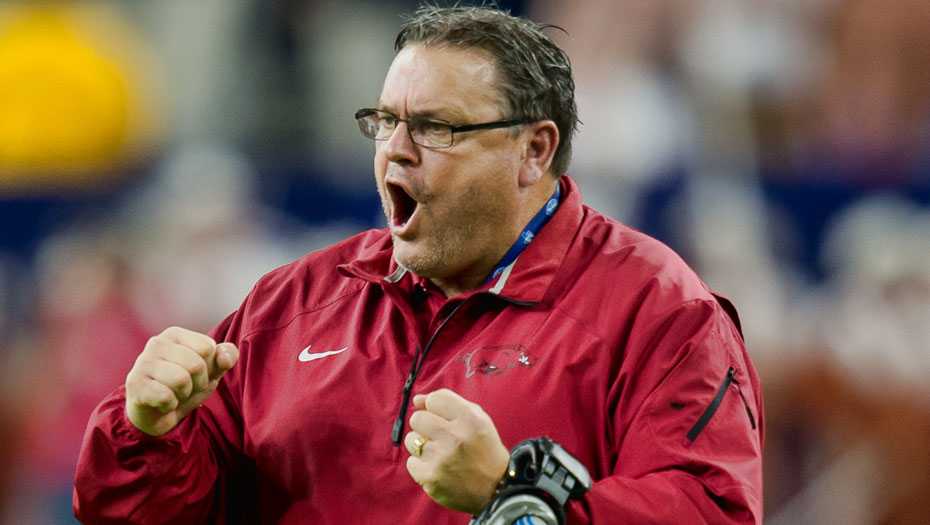 Arkansas Razorbacks football coach Sam Pittman signs new contract