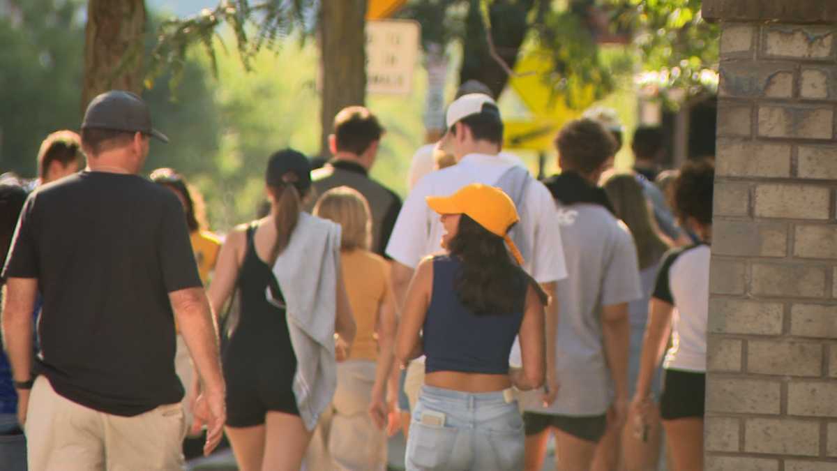 Fans fight through long lines and large crowds at Backyard Brawl