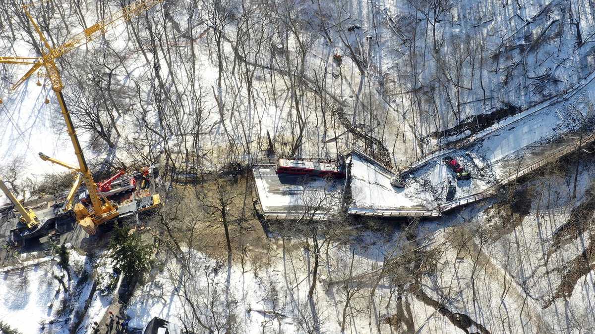 Pittsburgh bridge not bad enough to close after inspection, officials say