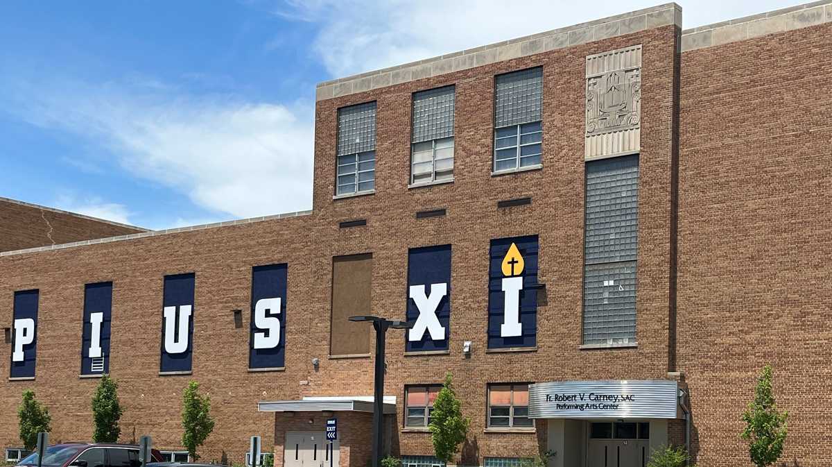 Milwaukee choir teacher charged with sex assault of student