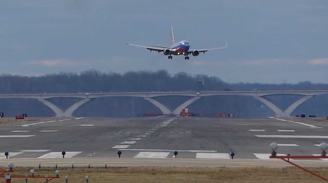 Video shows wobbling plane abort landing in fierce winds