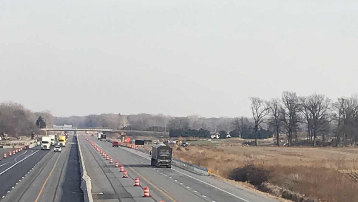 Small plane makes emergency landing on Ohio turnpike