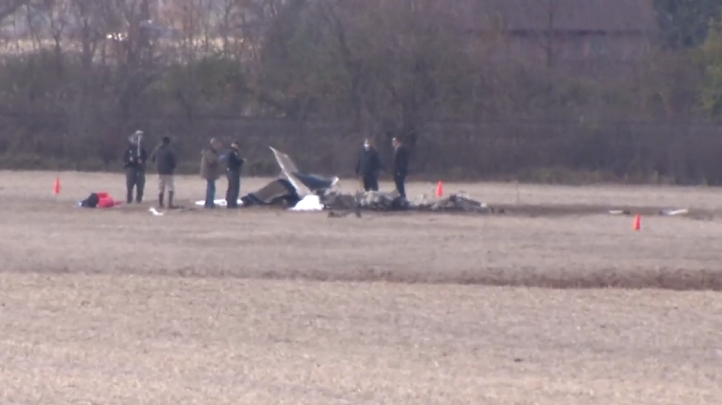 Authorities: 2 dead after small plane crashes in Ohio