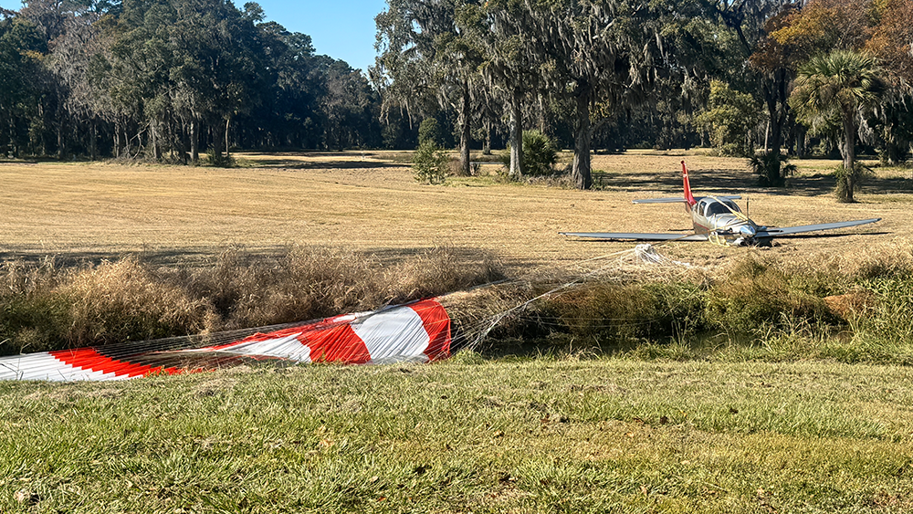 Authorities: Plane lands at Savannah golf course