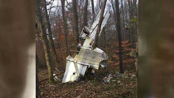 4 killed in Kentucky plane crash, police say