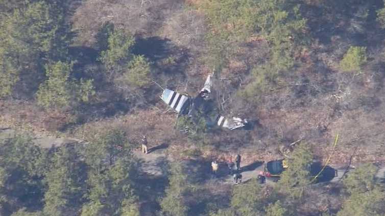 2 killed, 1 injured in small airplane crash on Long Island