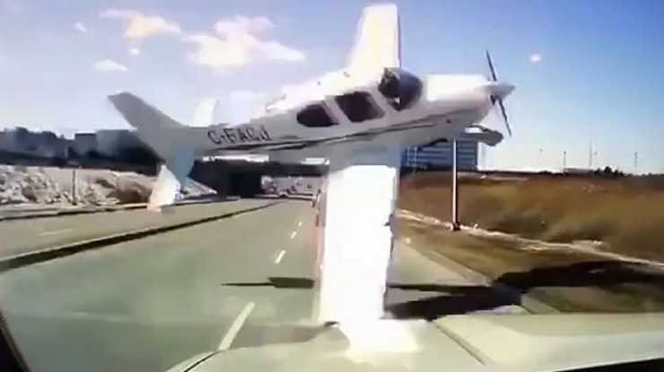 Terrifying dashcam video shows plane nearly crashing into traffic Terrifying dashcam video shows plane nearly crashing into traffic